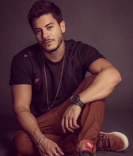 Arthur Aguiar se derrete pela filha com ex-BBB Mayra Cardi, Sophia, e ... Arthur Aguiar se derrete pela filha com ex-BBB Mayra Cardi, Sophia, e ...