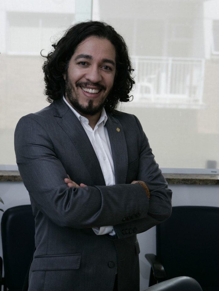 Justiça determina que Jean Wyllys apague posts contra empresário ...