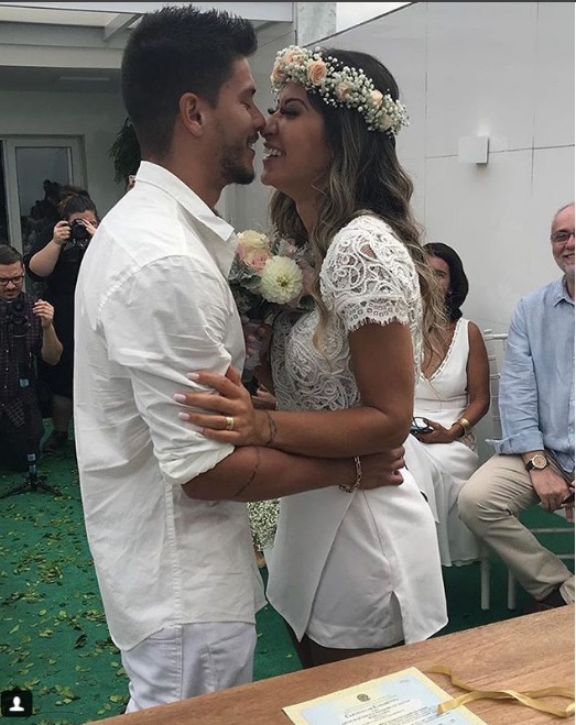 Arthur Aguiar se derrete pela filha com ex-BBB Mayra Cardi, Sophia, e ... Arthur Aguiar se derrete pela filha com ex-BBB Mayra Cardi, Sophia, e ...