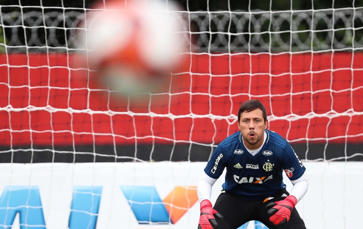 Diego Alves volta hoje MH - Esportes