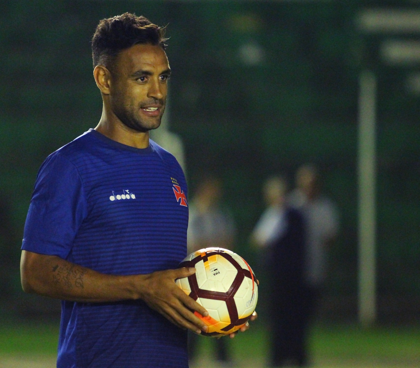 Vasco renova com o zagueiro Werley até 2022 MH - Vasco Vasco renova com o zagueiro Werley até 2022 MH - Vasco
