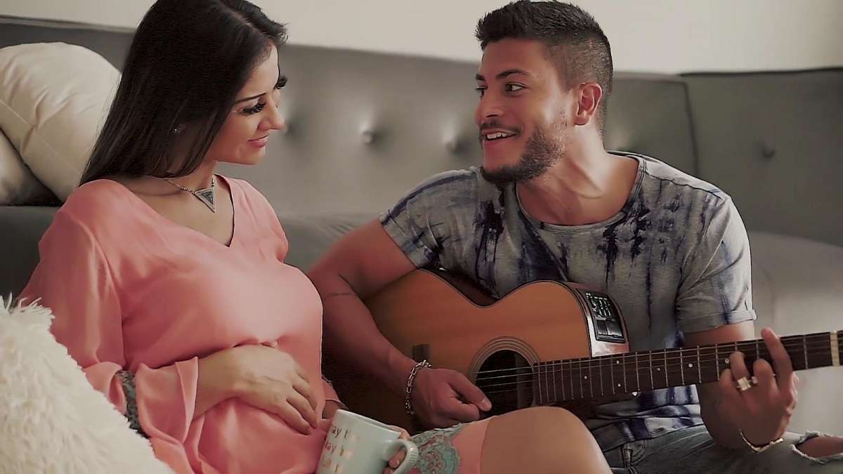 Arthur Aguiar se derrete pela filha com ex-BBB Mayra Cardi, Sophia, e ... Arthur Aguiar se derrete pela filha com ex-BBB Mayra Cardi, Sophia, e ...