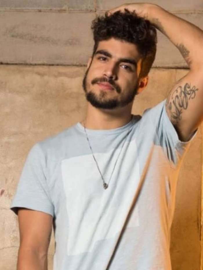 Caio Castro exibe novo visual mas fotos chamam atenção por outro motivo ...