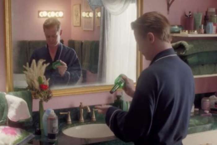 Macaulay Culkin recria cenas clássicas de 'Esqueceram de Mim' em ...