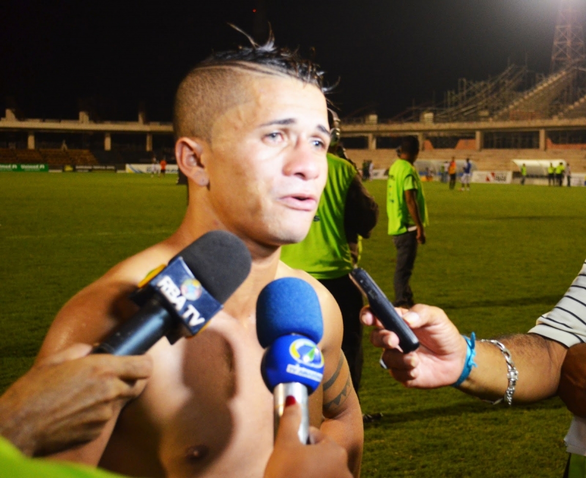 Bilau sobe mais do que a zaga e mete de cabeça no Parazão MH - Esportes