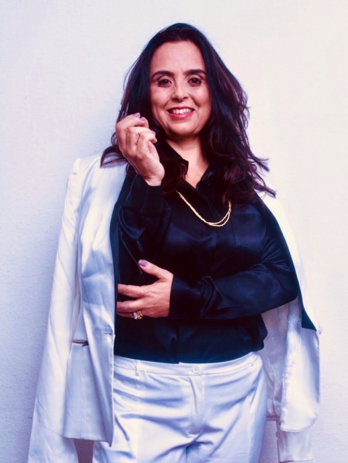 Valéria Costa assina customização de camisas de camarote na Sapucaí ...