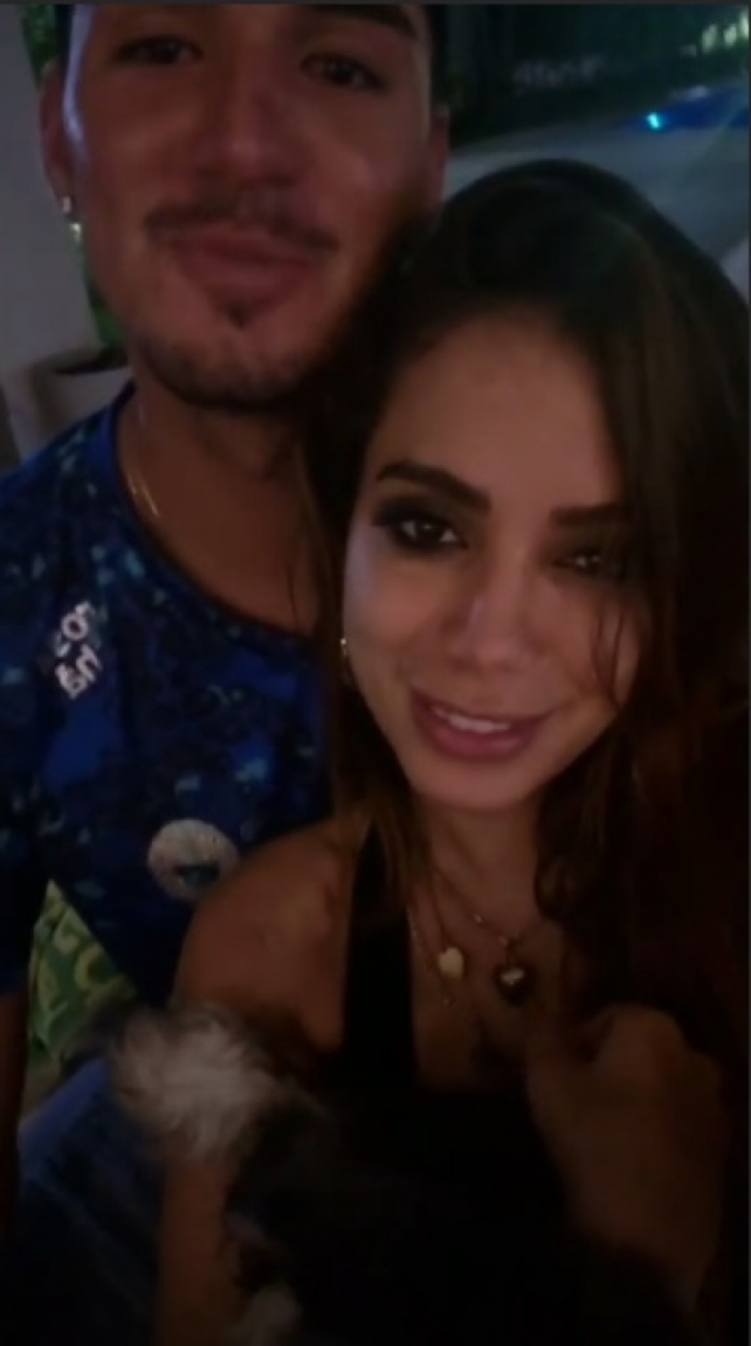 Anitta e Medina aos beijos MH - Babado