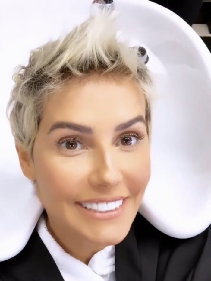 Virou meme! Deborah Secco muda o visual, mas é comparada com Ken Humano