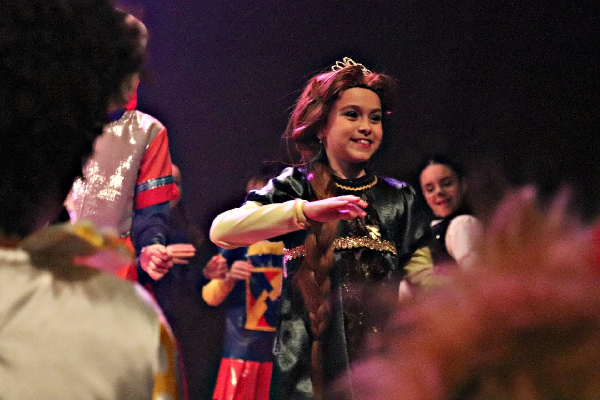 Atriz mirim de 'O Sétimo Guardião' estreia como protagonista no teatro ...