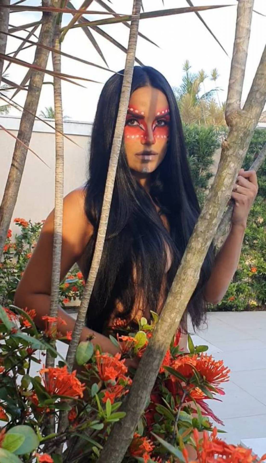 Shayene Cesário se fantasia de índia inspirada no enredo da Portela MH ...