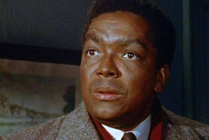 Ator de '007 Contra a Chantagem Atômica' morre aos 102 anos MH ...