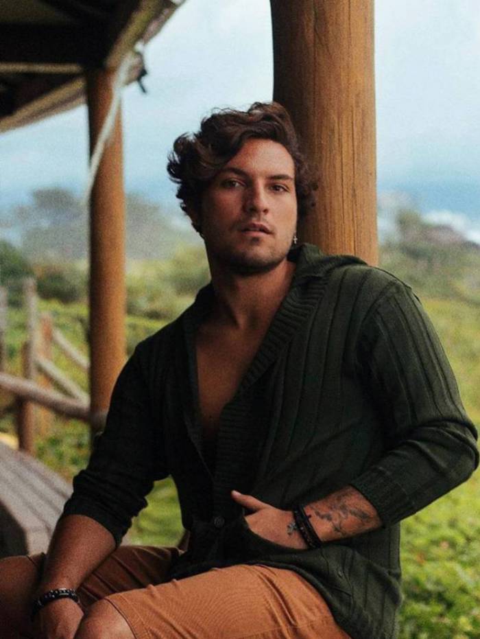 Richard Morales realiza a live 'Resenha dos Amigos' em seu Instagram