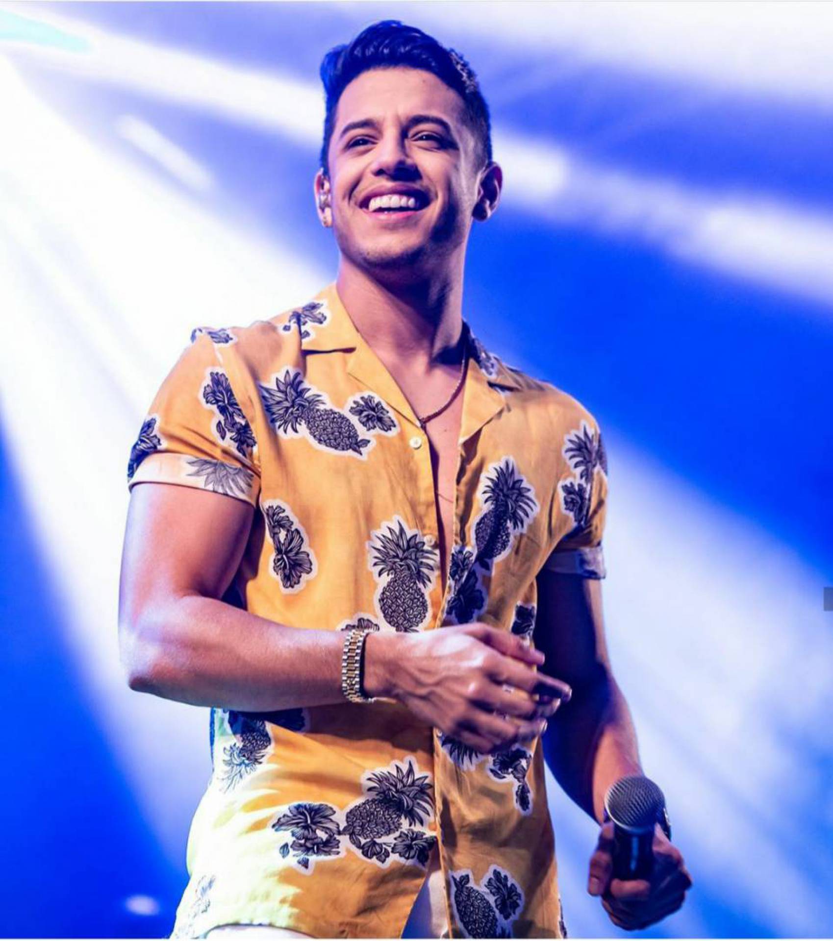 Kevi Jonny faz sua segunda transmissão online em Salvador MH ...