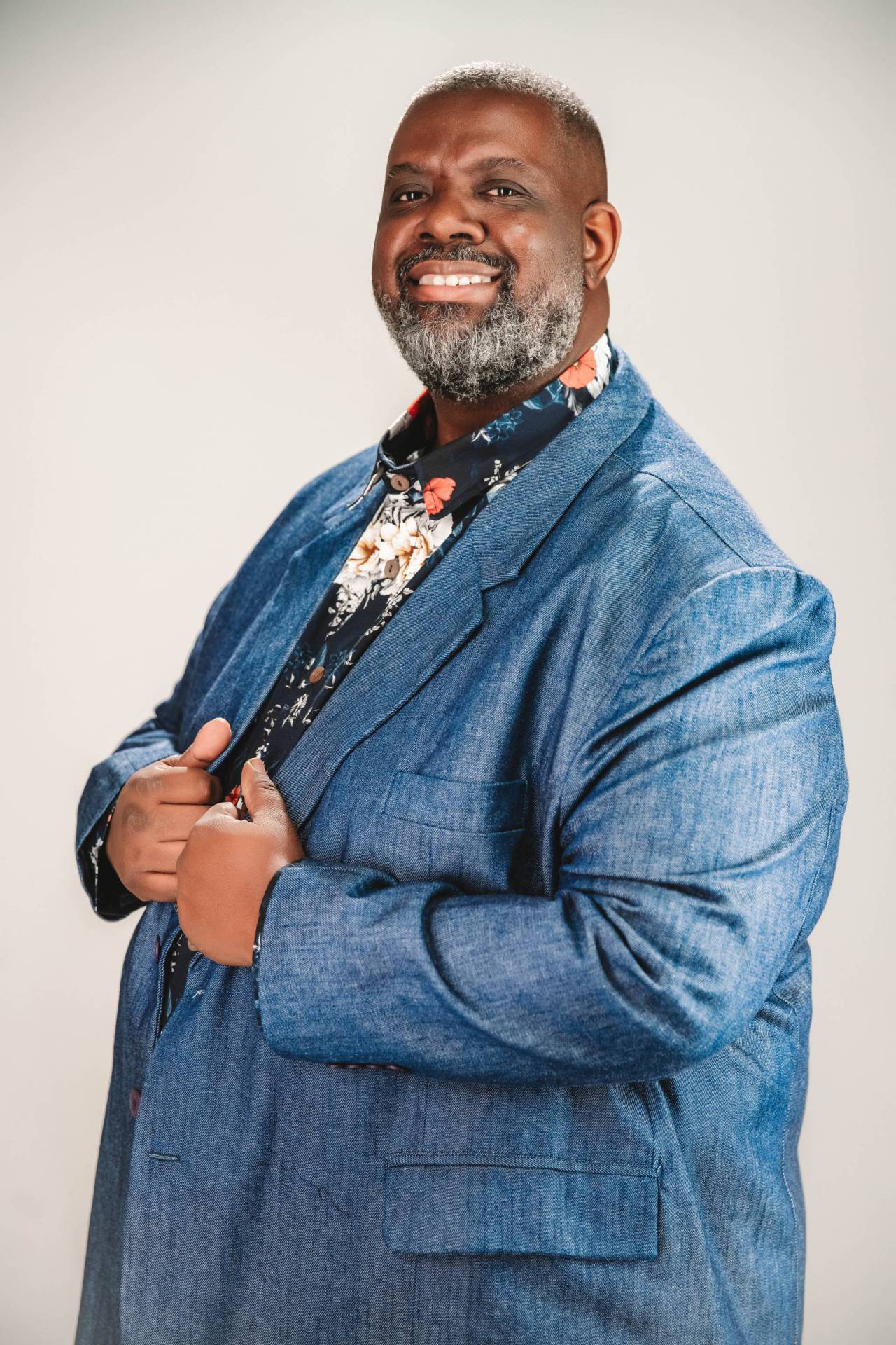 Péricles lança seu novo álbum 'To Achando Que é Amor' durante a ...