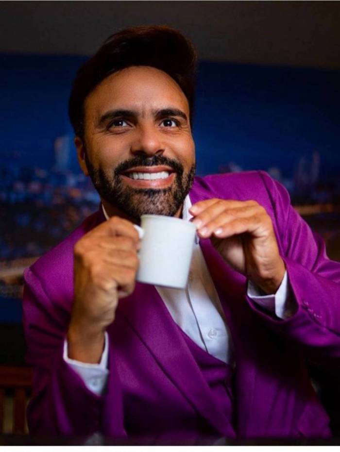 Rodrigo Oliver é convidado para fazer um documentário