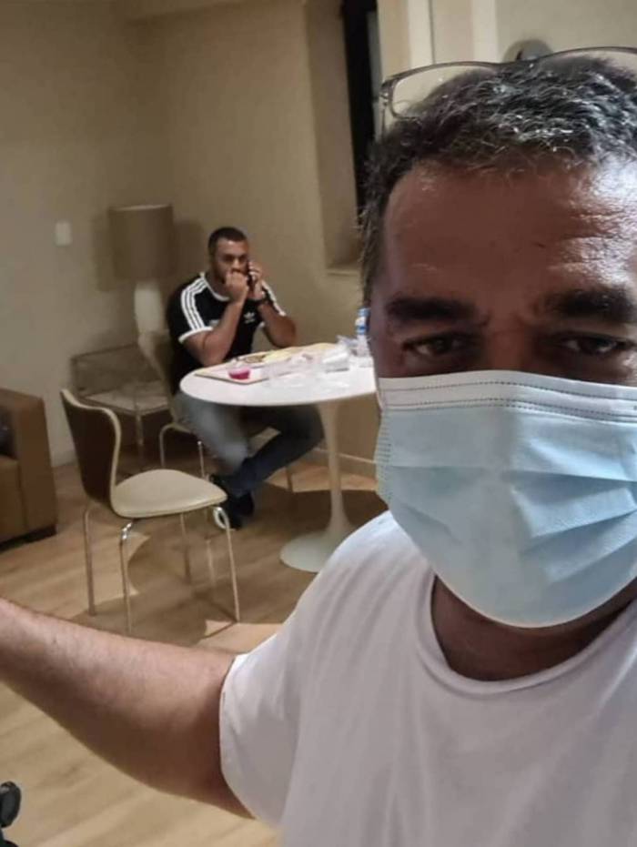Internado, pai de Anitta posta foto no hospital ao lado do filho ...
