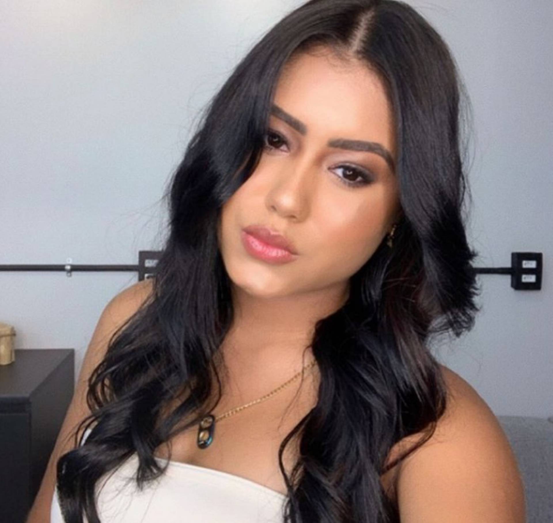 Conheça a modelo e influenciadora Sarah Santos que faz sucesso nas ...