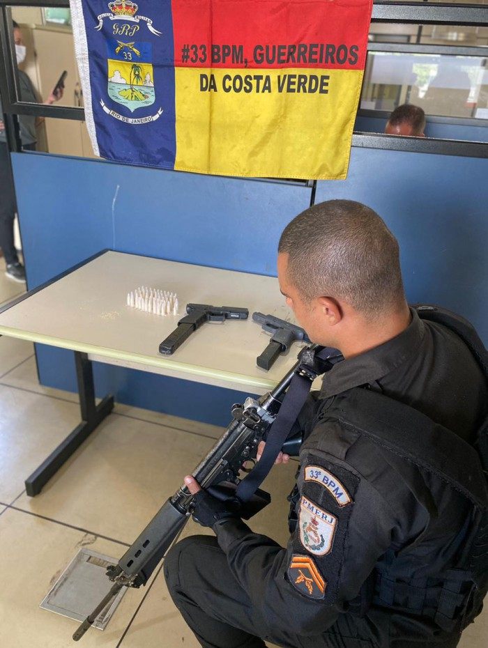 Disque Denúncia leva polícia a apreender drogas e armas em Angra dos ... Disque Denúncia leva polícia a apreender drogas e armas em Angra dos ...