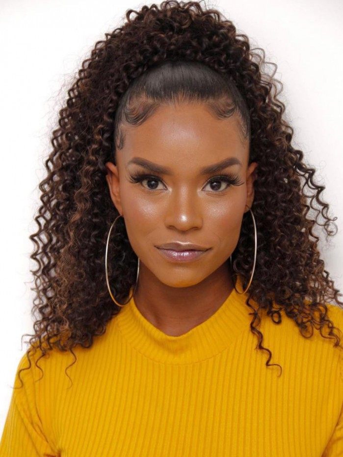 Se a moda pega...Funkeira ex-Bonde das Maravilhas vai a shopping usando ...