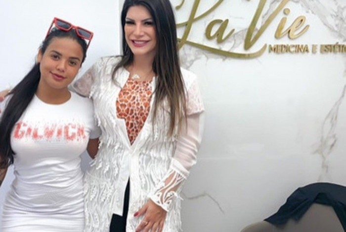 Digital influencer se submete a tratamento de pele MH - Babado