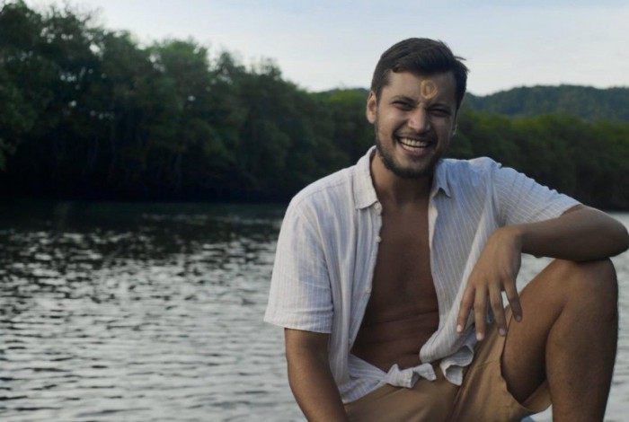 Sucesso da nova MPB, Alan Bernardes lança 'Passarela'. Confira! MH ...