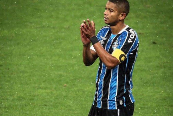 Negociando com o Fluminense, David Braz é relacionado para jogo do ...
