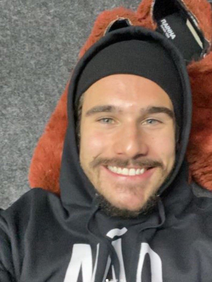 Nicolas Prattes faz discurso emocionante pós 'Masked Singer' e mostra ...