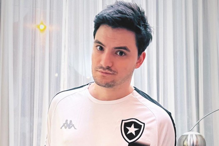 Felipe Neto anuncia que compra figurinhas raras da Copa do Mundo MH ...