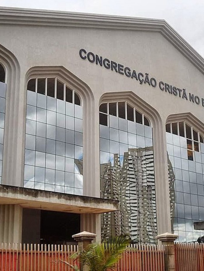 Fiel é baleado por PM dentro de igreja após discussão política em Goiânia