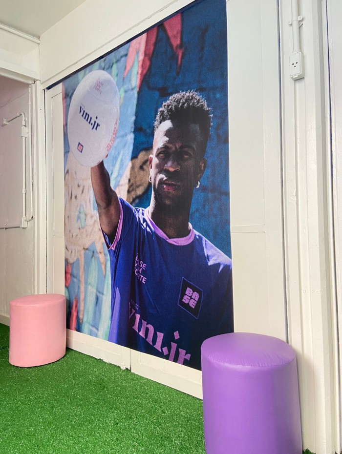 Jogador Vinicius Jr. inaugura centro de tecnologia em escola municipal ...