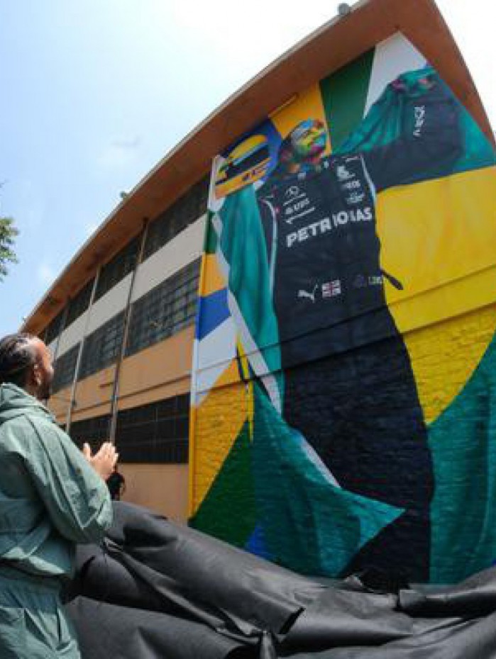Hamilton ganha mural em escola pública de São Paulo