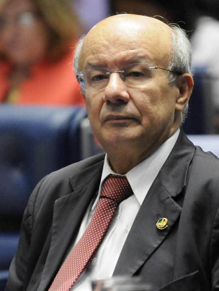 Não é hora de rever reforma da Previdência, afirma José Pimentel