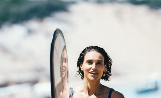 Musa! Débora Nascimento curte dia de surf no Rio Grande do Norte ...