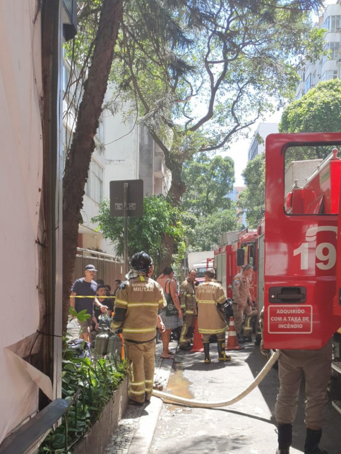 Suspeita de incêndio interdita bares e assusta moradores em Copacabana