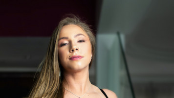 A GATA DA HORA: Elis Nebsniak revela ser adepta do poliamor