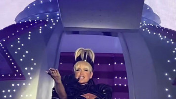 Xuxa surge em nave do 'Xou da Xuxa' e faz show emocionante durante ...