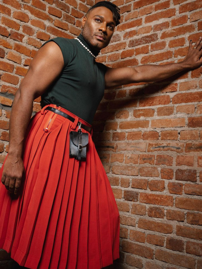 Fred Nicácio posa de saia e recebe elogios na web: 'Que gato'