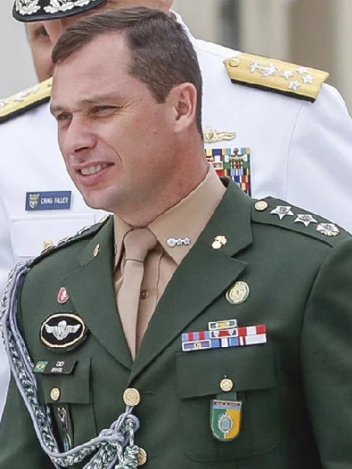 Polícia Federal identifica depósitos de Mauro Cid a Michelle Bolsonaro