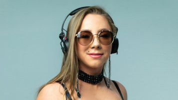 A GATA DA HORA: Elis Nebsniak tira o sono da rapaziada