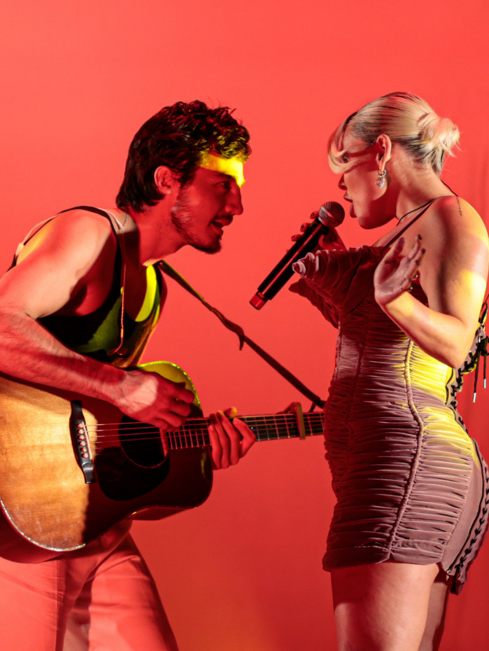Duda Beat canta com Tiago Iorc durante show em São Paulo